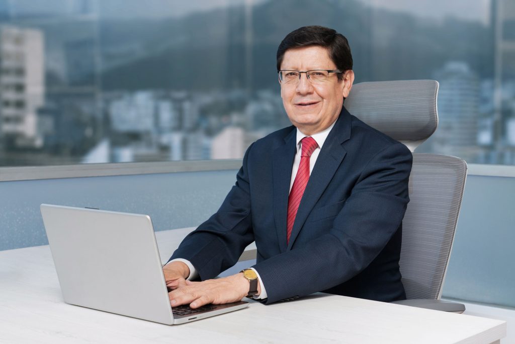 Ernesto Guarderas Izquierdo – Guarderas Haz